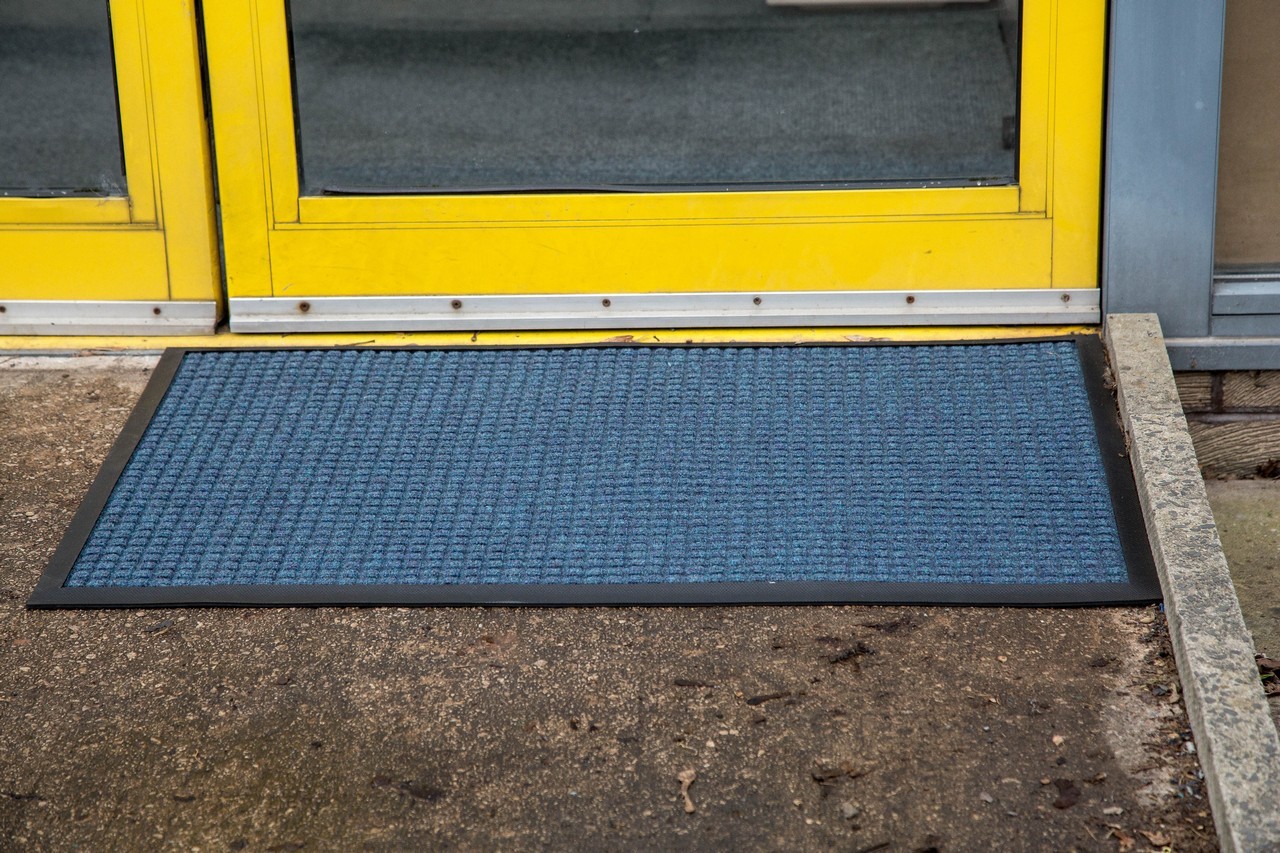 Luxury Hardwearing Blue Throwdown Entrance mat with nylon fibres ...